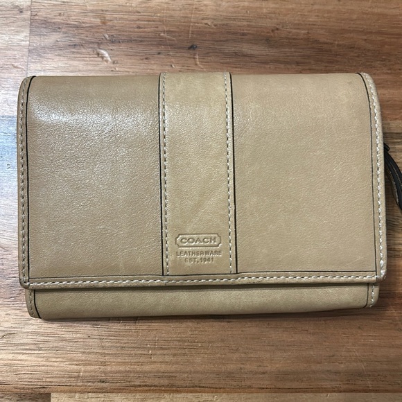 Coach | Bags | Vintage Coach Wallet In Color Sand | Poshmark